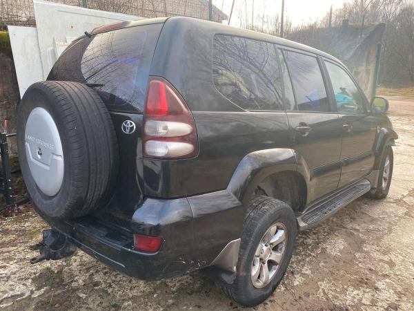 Black Toyota Land Cruiser 2003 in Taurage, with an engine capacity of 2.98 L and mileage of 337 thousand km for 5300 €, photo 4 on AUTOMOTO.COM.LV