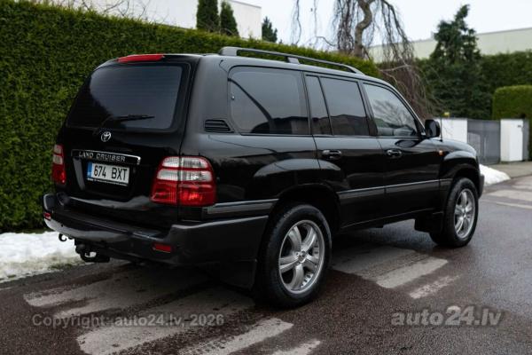 Melns Toyota Land Cruiser 2003 Tallina, ar dzinēja tilpumu 4.20 L un nobraukumu 0 tūkst. km par 9200 €, foto 2 vietnē AUTOMOTO.COM.LV
