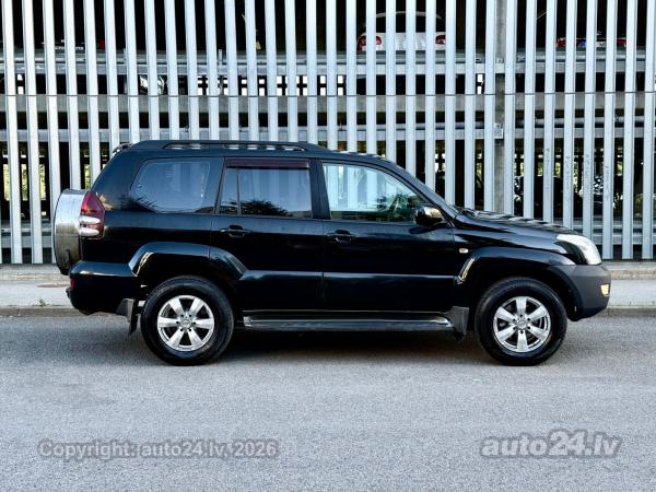 Melns Toyota Land Cruiser 2003 Tallina, ar dzinēja tilpumu 3.00 L un nobraukumu 270 tūkst. km par 6999 €, foto 3 vietnē AUTOMOTO.COM.LV