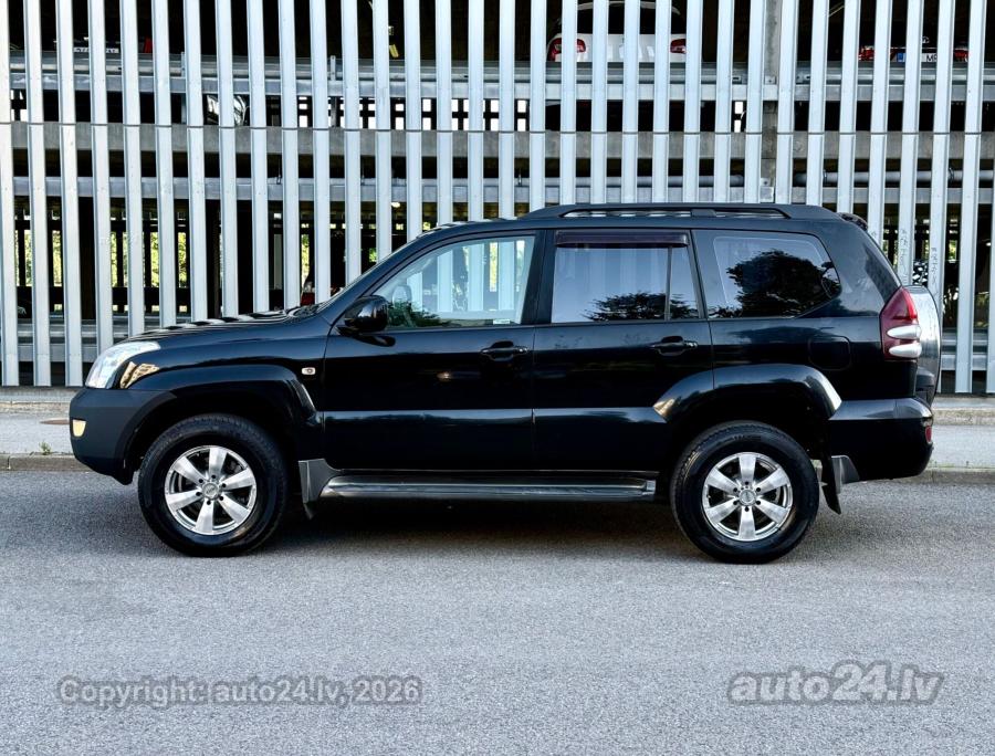 Melns Toyota Land Cruiser 2003 Tallina, ar dzinēja tilpumu 3.00 L un nobraukumu 270 tūkst. km par 6999 €, foto 5 vietnē AUTOMOTO.COM.LV