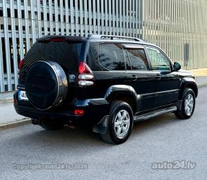 Melns Toyota Land Cruiser 2003 Tallina, ar dzinēja tilpumu 3.00 L un nobraukumu 270 tūkst. km par 6999 €, foto 6 vietnē AUTOMOTO.COM.LV