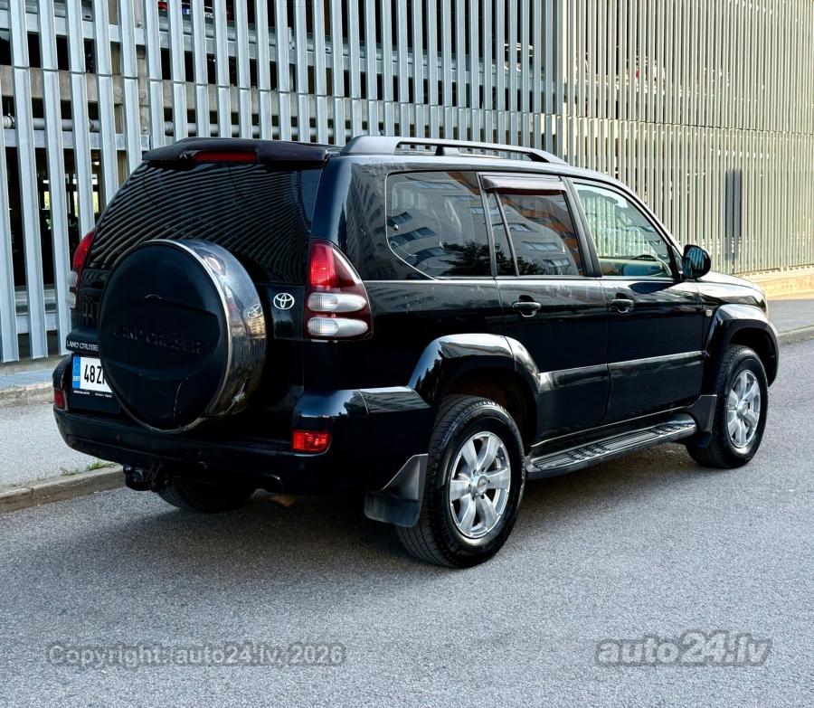 Melns Toyota Land Cruiser 2003 Tallina, ar dzinēja tilpumu 3.00 L un nobraukumu 270 tūkst. km par 6999 €, foto 6 vietnē AUTOMOTO.COM.LV