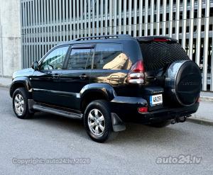 Melns Toyota Land Cruiser 2003 Tallina, ar dzinēja tilpumu 3.00 L un nobraukumu 270 tūkst. km par 6999 €, foto 7 vietnē AUTOMOTO.COM.LV