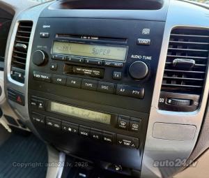 Melns Toyota Land Cruiser 2003 Tallina, ar dzinēja tilpumu 3.00 L un nobraukumu 270 tūkst. km par 6999 €, foto 10 vietnē AUTOMOTO.COM.LV