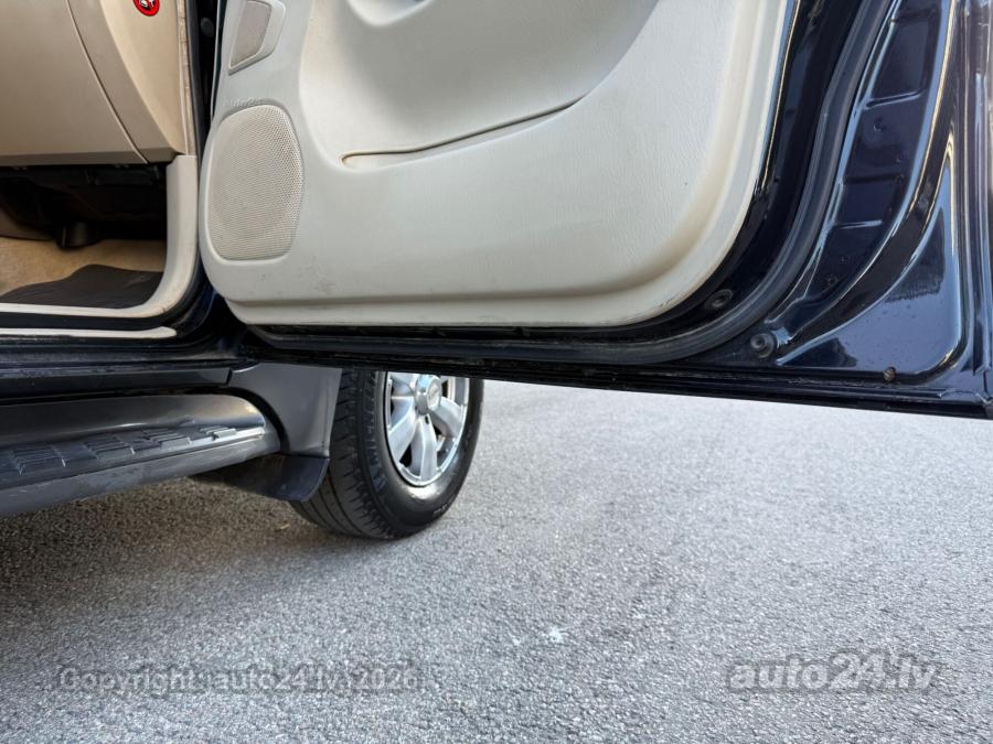 Melns Toyota Land Cruiser 2003 Tallina, ar dzinēja tilpumu 3.00 L un nobraukumu 270 tūkst. km par 6999 €, foto 16 vietnē AUTOMOTO.COM.LV