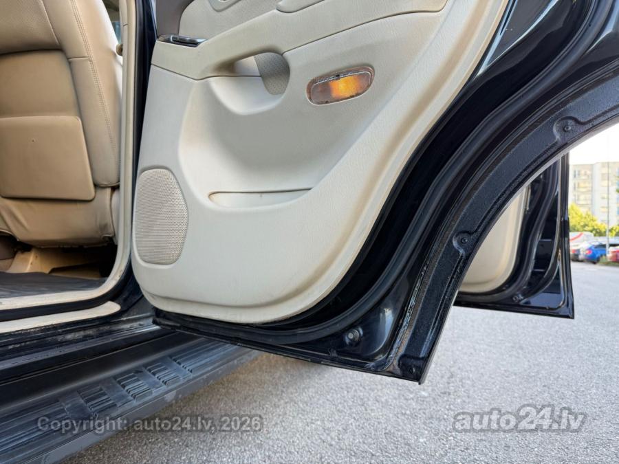 Melns Toyota Land Cruiser 2003 Tallina, ar dzinēja tilpumu 3.00 L un nobraukumu 270 tūkst. km par 6999 €, foto 17 vietnē AUTOMOTO.COM.LV