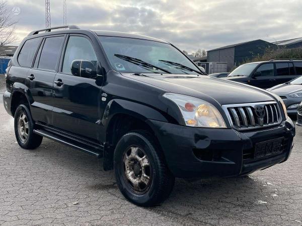 Melns Toyota Land Cruiser 2004 Panevēža, ar dzinēja tilpumu 2.98 L un nobraukumu 600 tūkst. km par 5500 €, foto 1 vietnē AUTOMOTO.COM.LV