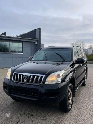 Black Toyota Land Cruiser 2004 in Panevezys, with an engine capacity of 2.98 L and mileage of 600 thousand km for 5500 €, photo 2 on AUTOMOTO.COM.LV