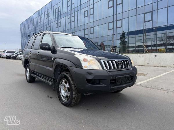 Melns Toyota Land Cruiser 2004 Panevēža, ar dzinēja tilpumu 3.00 L un nobraukumu 600 tūkst. km par 4250 €, foto 1 vietnē AUTOMOTO.COM.LV