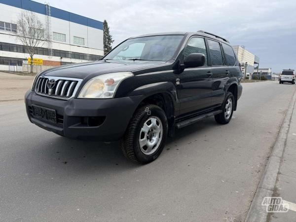 Melns Toyota Land Cruiser 2004 Panevēža, ar dzinēja tilpumu 3.00 L un nobraukumu 600 tūkst. km par 4250 €, foto 3 vietnē AUTOMOTO.COM.LV
