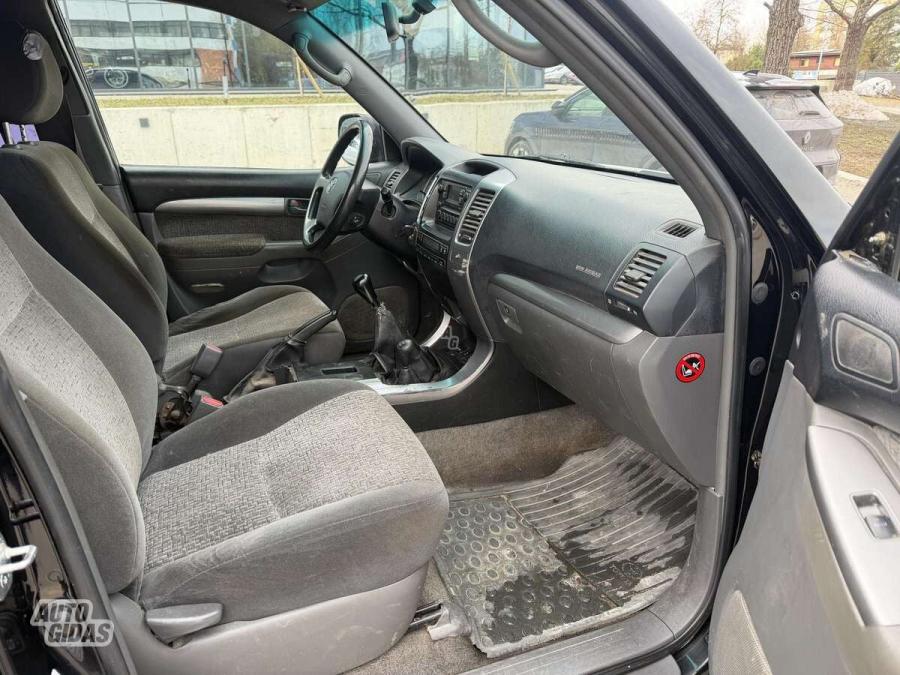Melns Toyota Land Cruiser 2004 Panevēža, ar dzinēja tilpumu 3.00 L un nobraukumu 600 tūkst. km par 4250 €, foto 11 vietnē AUTOMOTO.COM.LV