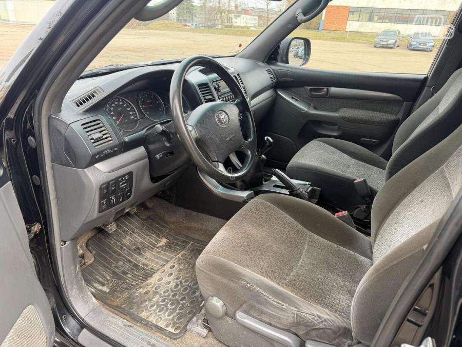 Melns Toyota Land Cruiser 2004 Panevēža, ar dzinēja tilpumu 3.00 L un nobraukumu 600 tūkst. km par 4250 €, foto 12 vietnē AUTOMOTO.COM.LV