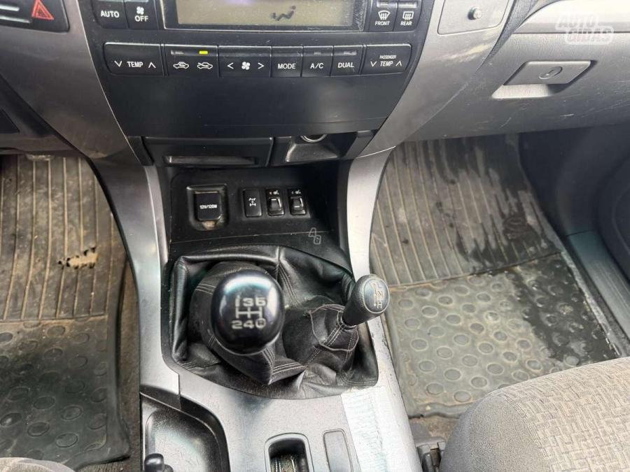 Melns Toyota Land Cruiser 2004 Panevēža, ar dzinēja tilpumu 3.00 L un nobraukumu 600 tūkst. km par 4250 €, foto 14 vietnē AUTOMOTO.COM.LV