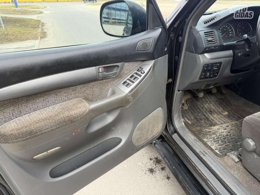 Melns Toyota Land Cruiser 2004 Panevēža, ar dzinēja tilpumu 3.00 L un nobraukumu 600 tūkst. km par 4250 €, foto 16 vietnē AUTOMOTO.COM.LV