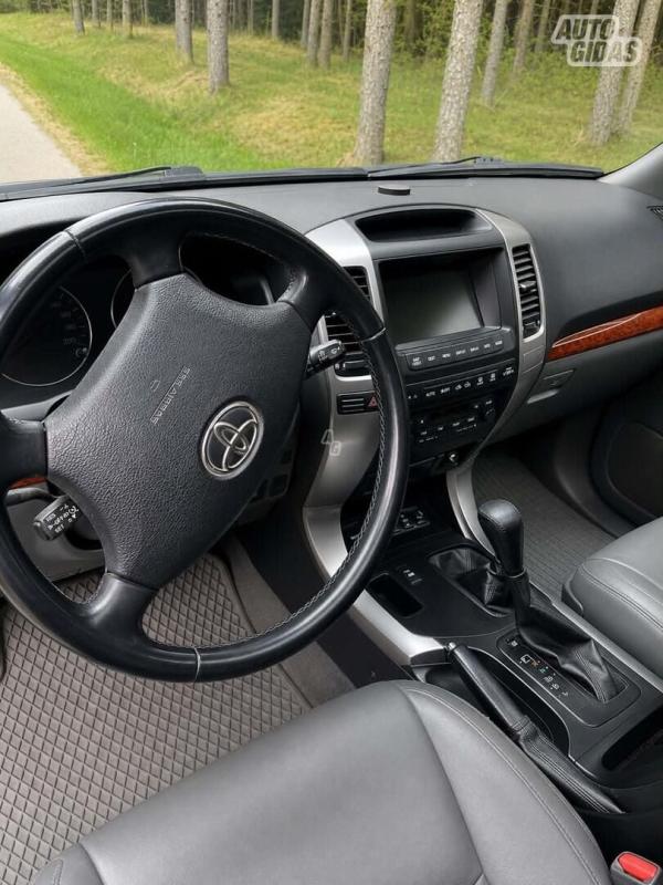 Melns Toyota Land Cruiser 2004 Šauļi, ar dzinēja tilpumu 3.00 L un nobraukumu 380 tūkst. km par 7800 €, foto 6 vietnē AUTOMOTO.COM.LV