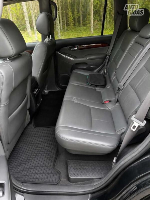 Melns Toyota Land Cruiser 2004 Šauļi, ar dzinēja tilpumu 3.00 L un nobraukumu 380 tūkst. km par 7800 €, foto 7 vietnē AUTOMOTO.COM.LV