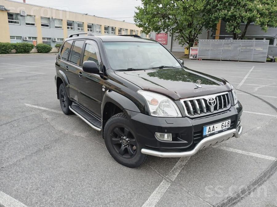 Melns Toyota Land Cruiser 2004 Rīga, ar dzinēja tilpumu 3.00 L un nobraukumu 218 tūkst. km par 8000 €, foto 1 vietnē AUTOMOTO.COM.LV