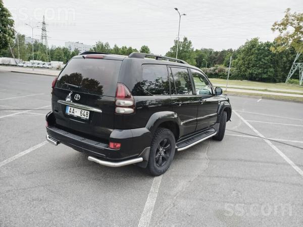 Black Toyota Land Cruiser 2004 in Riga, with an engine capacity of 3.00 L and mileage of 218 thousand km for 8000 €, photo 3 on AUTOMOTO.COM.LV