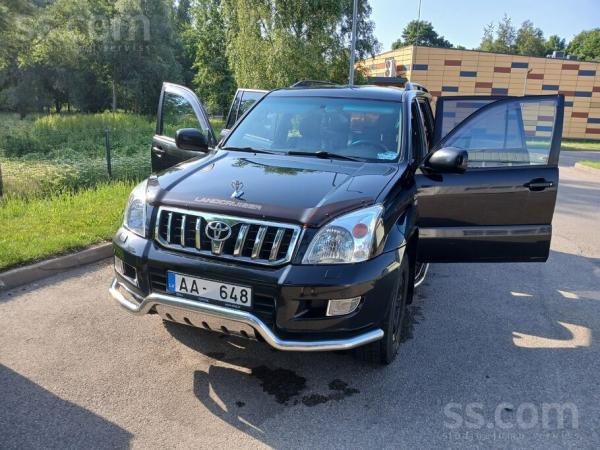 Black Toyota Land Cruiser 2004 in Riga, with an engine capacity of 3.00 L and mileage of 218 thousand km for 8000 €, photo 3 on AUTOMOTO.COM.LV