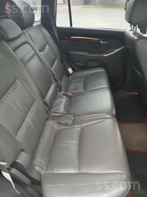 Black Toyota Land Cruiser 2004 in Riga, with an engine capacity of 3.00 L and mileage of 218 thousand km for 8000 €, photo 6 on AUTOMOTO.COM.LV