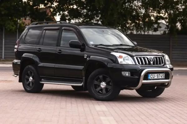 Melns Toyota Land Cruiser 2004 Jelgava, ar dzinēja tilpumu 3.00 L un nobraukumu 172 tūkst. km par 10500 €, foto 3 vietnē AUTOMOTO.COM.LV