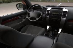 Melns Toyota Land Cruiser 2004 Jelgava, ar dzinēja tilpumu 3.00 L un nobraukumu 172 tūkst. km par 10500 €, foto 8 vietnē AUTOMOTO.COM.LV