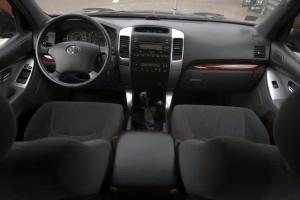 Melns Toyota Land Cruiser 2004 Jelgava, ar dzinēja tilpumu 3.00 L un nobraukumu 172 tūkst. km par 10500 €, foto 9 vietnē AUTOMOTO.COM.LV