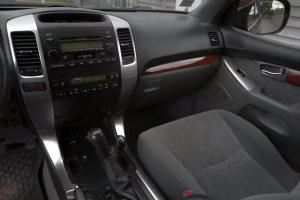Melns Toyota Land Cruiser 2004 Jelgava, ar dzinēja tilpumu 3.00 L un nobraukumu 172 tūkst. km par 10500 €, foto 13 vietnē AUTOMOTO.COM.LV
