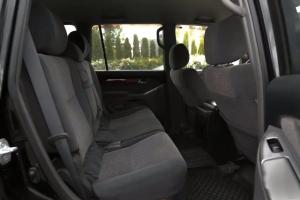 Melns Toyota Land Cruiser 2004 Jelgava, ar dzinēja tilpumu 3.00 L un nobraukumu 172 tūkst. km par 10500 €, foto 18 vietnē AUTOMOTO.COM.LV