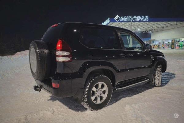 Melns Toyota Land Cruiser 2005 Klaipėda, ar dzinēja tilpumu 2.98 L un nobraukumu 366 tūkst. km par 6400 €, foto 2 vietnē AUTOMOTO.COM.LV