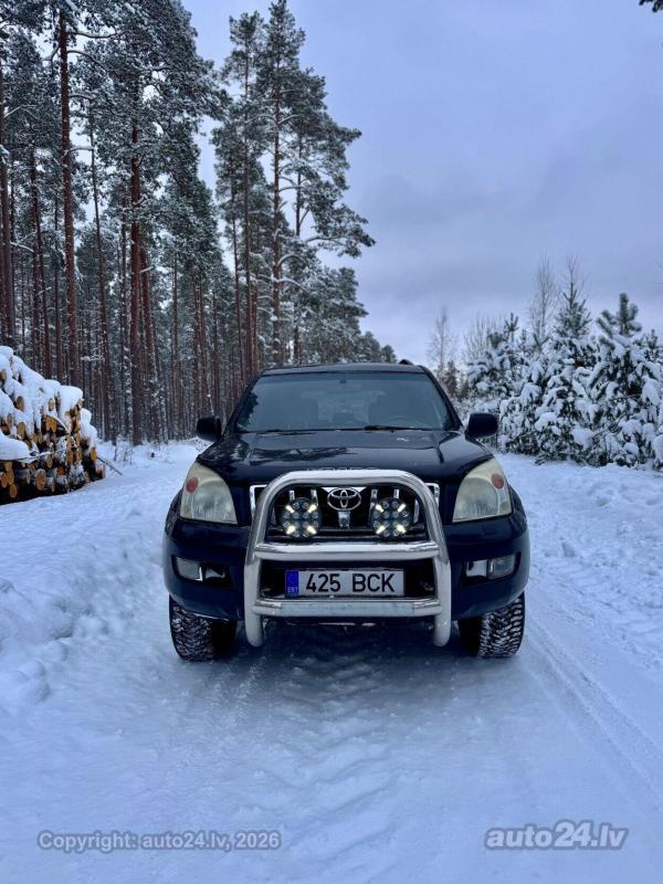 Black Toyota Land Cruiser 2005 in Tallinn, with an engine capacity of 3.00 L and mileage of 379 thousand km for 8700 €, photo 4 on AUTOMOTO.COM.LV