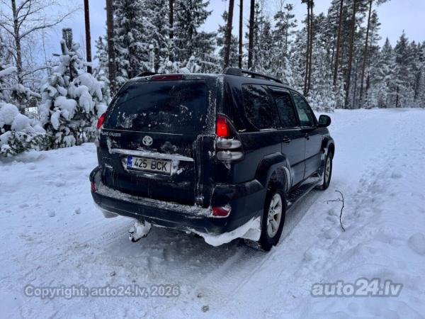 Black Toyota Land Cruiser 2005 in Tallinn, with an engine capacity of 3.00 L and mileage of 379 thousand km for 8700 €, photo 7 on AUTOMOTO.COM.LV