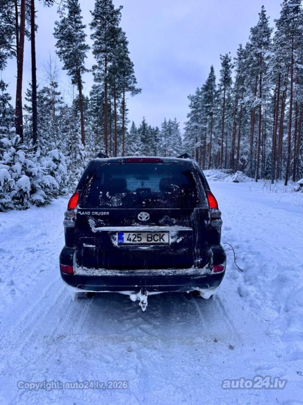 Black Toyota Land Cruiser 2005 in Tallinn, with an engine capacity of 3.00 L and mileage of 379 thousand km for 8700 €, photo 8 on AUTOMOTO.COM.LV