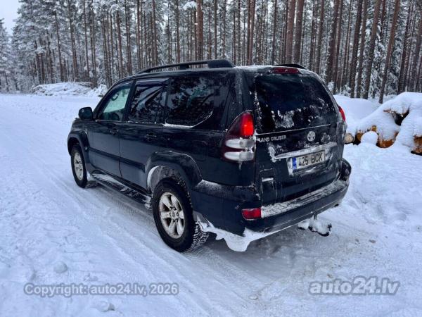Black Toyota Land Cruiser 2005 in Tallinn, with an engine capacity of 3.00 L and mileage of 379 thousand km for 8700 €, photo 9 on AUTOMOTO.COM.LV
