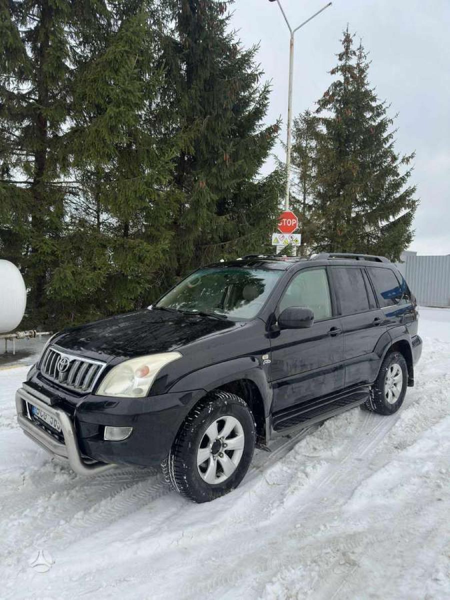 Black Toyota Land Cruiser 2005 in Sakiai, with an engine capacity of 2.98 L and mileage of 535 thousand km for 6000 €, photo 1 on AUTOMOTO.COM.LV