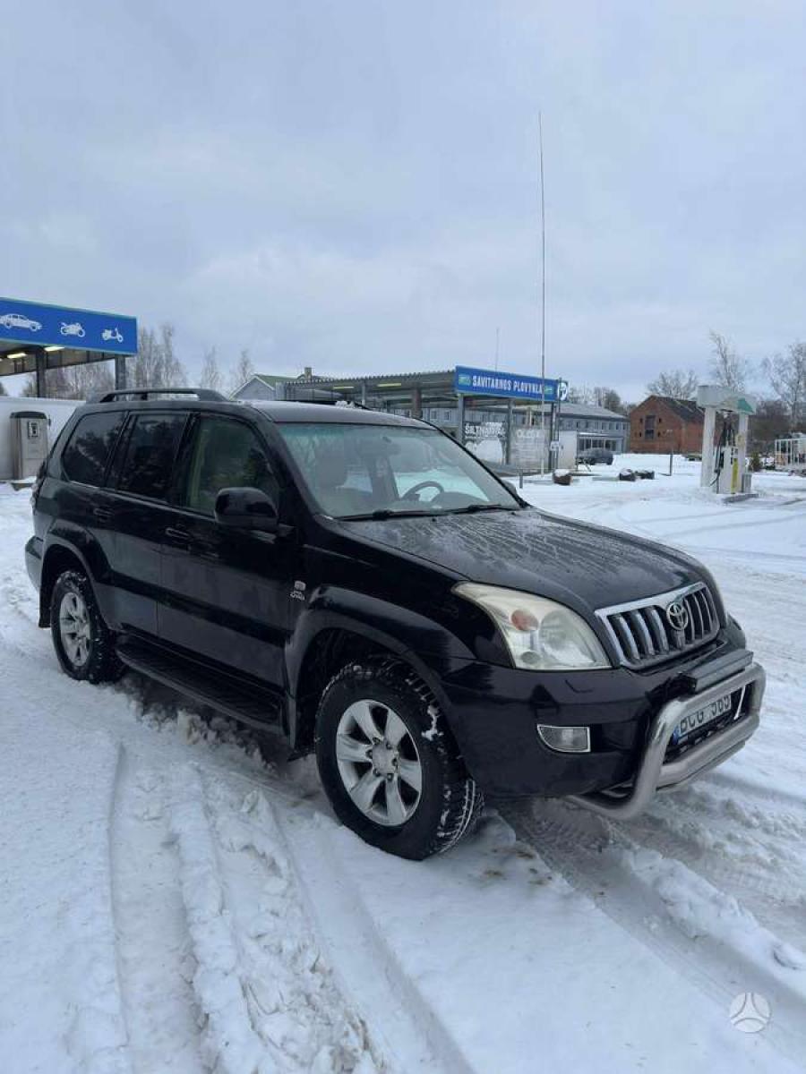 Black Toyota Land Cruiser 2005 in Sakiai, with an engine capacity of 2.98 L and mileage of 535 thousand km for 6000 €, photo 3 on AUTOMOTO.COM.LV