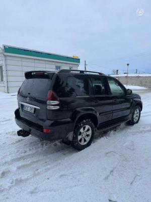 Black Toyota Land Cruiser 2005 in Sakiai, with an engine capacity of 2.98 L and mileage of 535 thousand km for 6000 €, photo 4 on AUTOMOTO.COM.LV