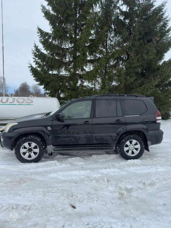 Black Toyota Land Cruiser 2005 in Sakiai, with an engine capacity of 2.98 L and mileage of 535 thousand km for 6000 €, photo 7 on AUTOMOTO.COM.LV