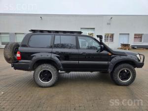 Melns Toyota Land Cruiser 2005 Rīga, ar dzinēja tilpumu 4.20 L un nobraukumu 375 tūkst. km par 22700 €, foto 3 vietnē AUTOMOTO.COM.LV