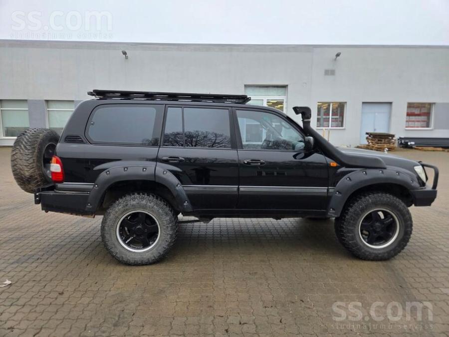 Melns Toyota Land Cruiser 2005 Rīga, ar dzinēja tilpumu 4.20 L un nobraukumu 375 tūkst. km par 22700 €, foto 3 vietnē AUTOMOTO.COM.LV