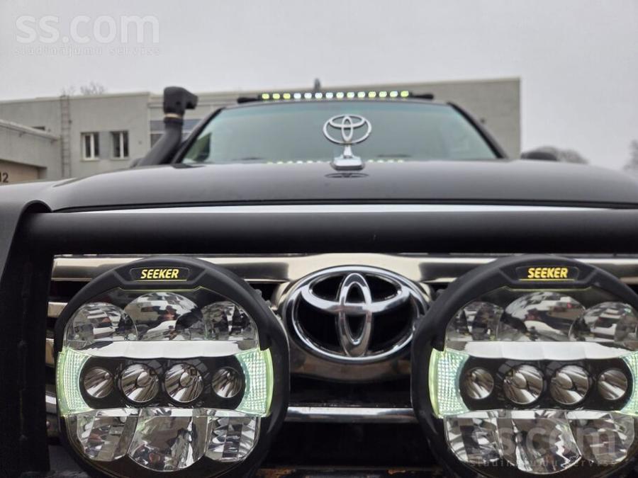 Melns Toyota Land Cruiser 2005 Rīga, ar dzinēja tilpumu 4.20 L un nobraukumu 375 tūkst. km par 22700 €, foto 10 vietnē AUTOMOTO.COM.LV