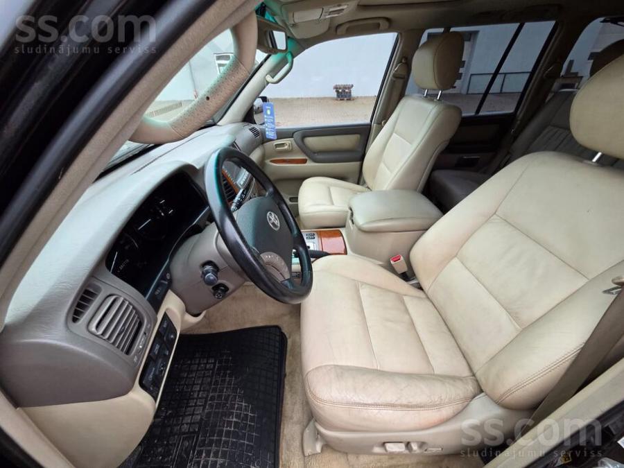 Melns Toyota Land Cruiser 2005 Rīga, ar dzinēja tilpumu 4.20 L un nobraukumu 375 tūkst. km par 22700 €, foto 21 vietnē AUTOMOTO.COM.LV