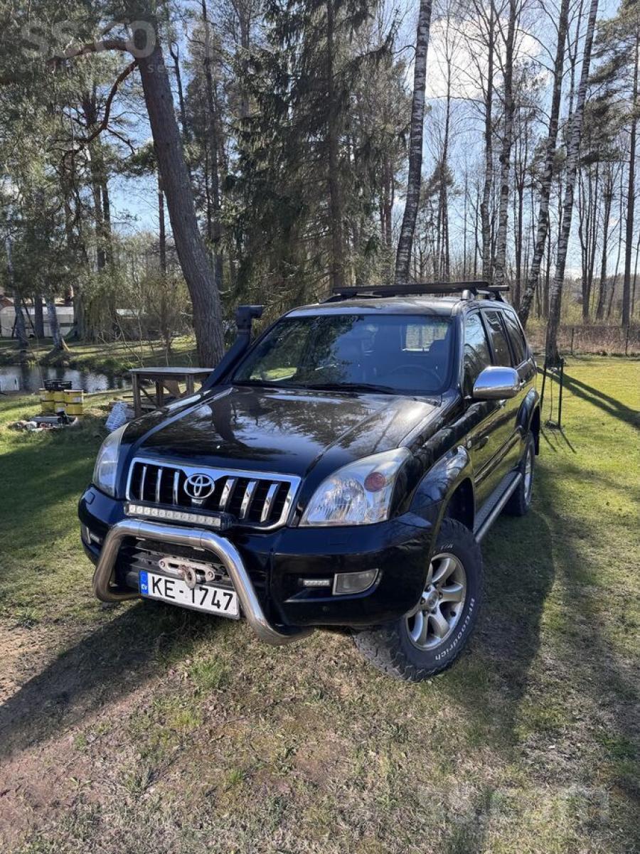 Melns Toyota Land Cruiser 2005 Rīga, ar dzinēja tilpumu 3.00 L un nobraukumu 365 tūkst. km par 10900 €, foto 1 vietnē AUTOMOTO.COM.LV
