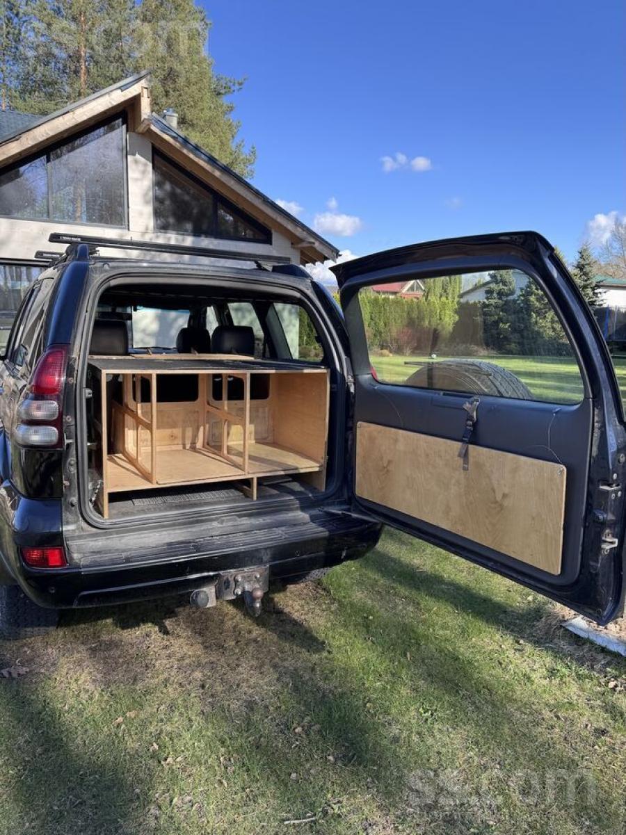 Melns Toyota Land Cruiser 2005 Rīga, ar dzinēja tilpumu 3.00 L un nobraukumu 365 tūkst. km par 10900 €, foto 4 vietnē AUTOMOTO.COM.LV