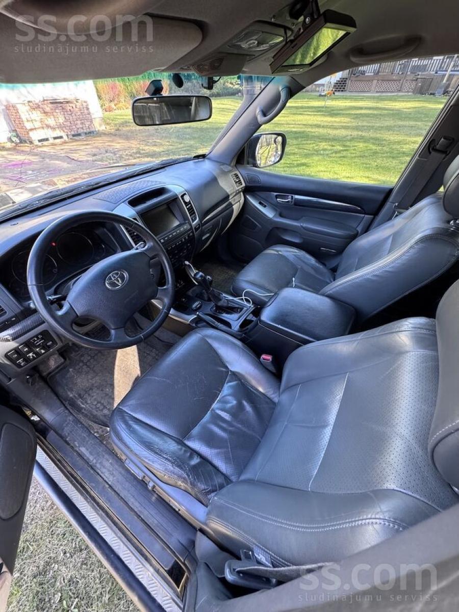 Melns Toyota Land Cruiser 2005 Rīga, ar dzinēja tilpumu 3.00 L un nobraukumu 365 tūkst. km par 10900 €, foto 5 vietnē AUTOMOTO.COM.LV