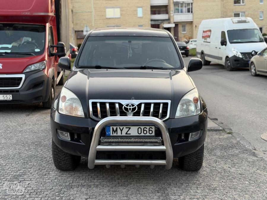 Melns Toyota Land Cruiser 2005 Viļņa, ar dzinēja tilpumu 3.00 L un nobraukumu 399 tūkst. km par 5000 €, foto 3 vietnē AUTOMOTO.COM.LV