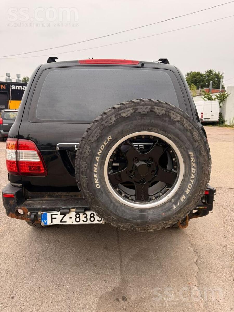 Melns Toyota Land Cruiser 2005 Rīga, ar dzinēja tilpumu 4.20 L un nobraukumu 376 tūkst. km par 18990 €, foto 4 vietnē AUTOMOTO.COM.LV