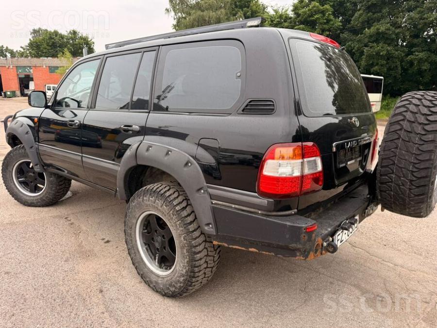 Melns Toyota Land Cruiser 2005 Rīga, ar dzinēja tilpumu 4.20 L un nobraukumu 376 tūkst. km par 18990 €, foto 8 vietnē AUTOMOTO.COM.LV