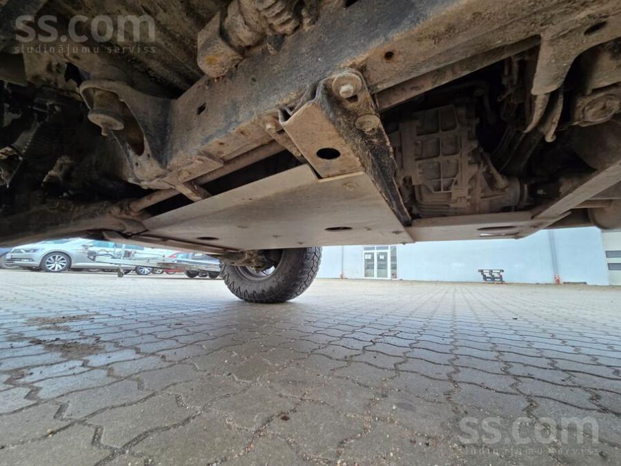 Melns Toyota Land Cruiser 2005 Rīga, ar dzinēja tilpumu 4.20 L un nobraukumu 376 tūkst. km par 18990 €, foto 15 vietnē AUTOMOTO.COM.LV