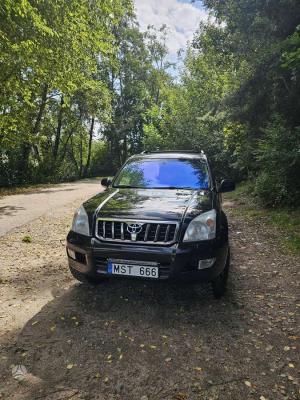 Black Toyota Land Cruiser 2005 in Vilnius, with an engine capacity of 2.98 L and mileage of 405 thousand km for 10500 €, photo 3 on AUTOMOTO.COM.LV